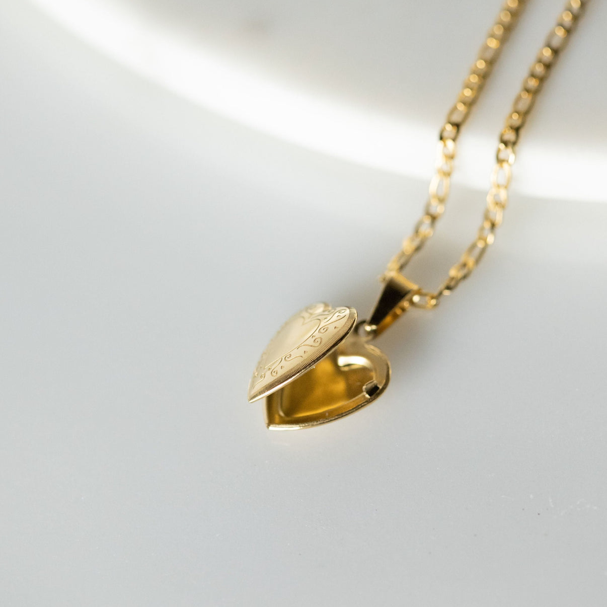 Love Locket – EVIE